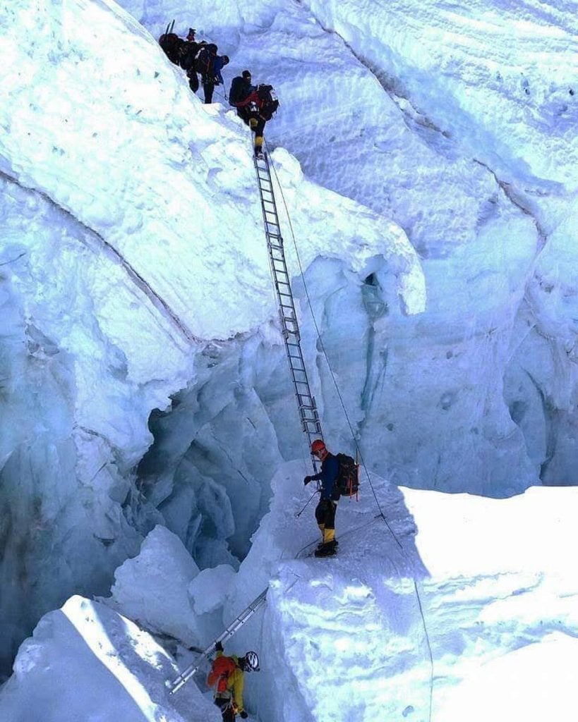 Nepali Guide Carries M'sian Climber For 6 Hours In Mount Everest Rescue ...