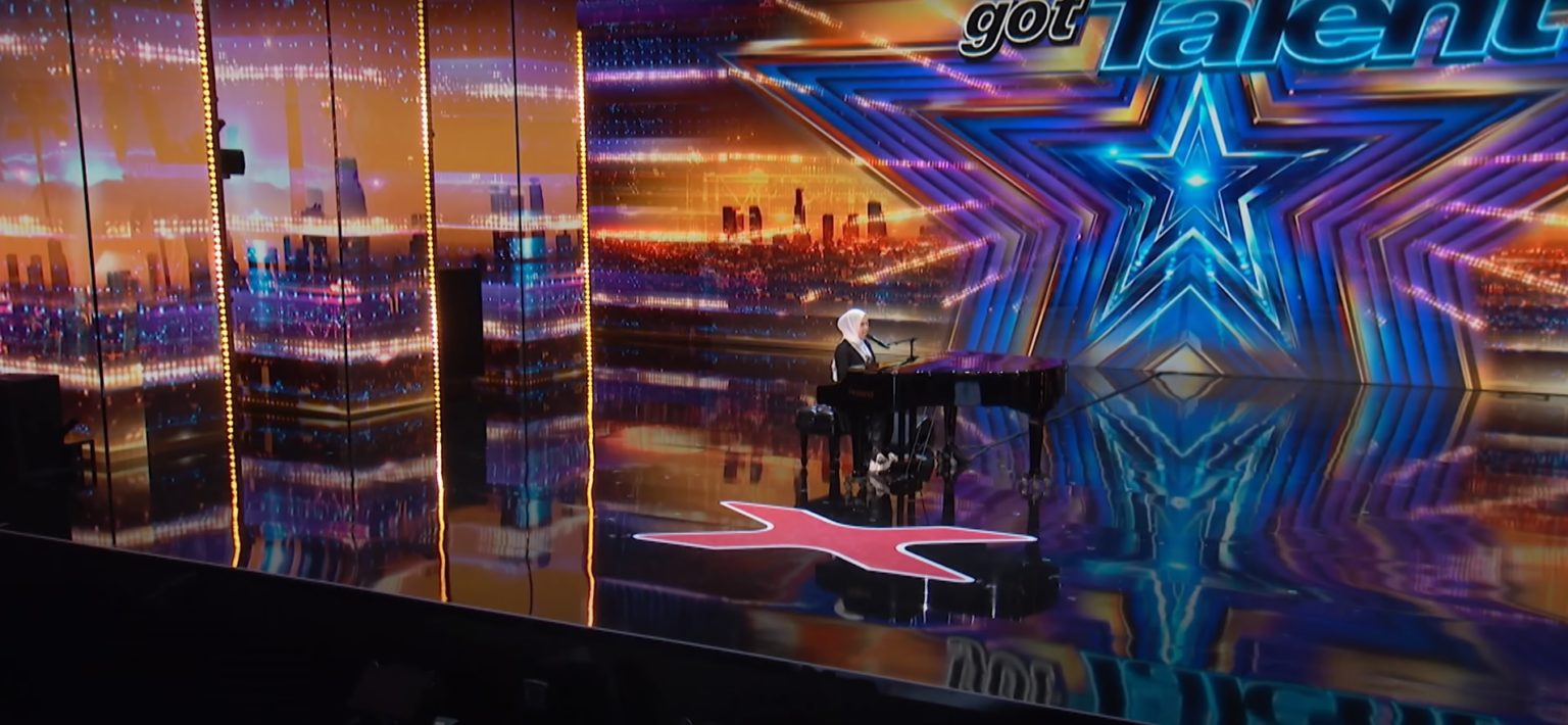 17-Year-Old Blind Singer From Indonesia Gets Golden Buzzer From Simon ...