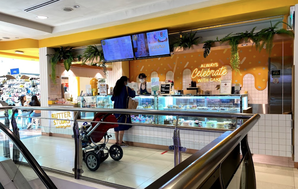 Man Sings & Dances To 'Little Mermaid' Song At Butter Studio Bugis ...