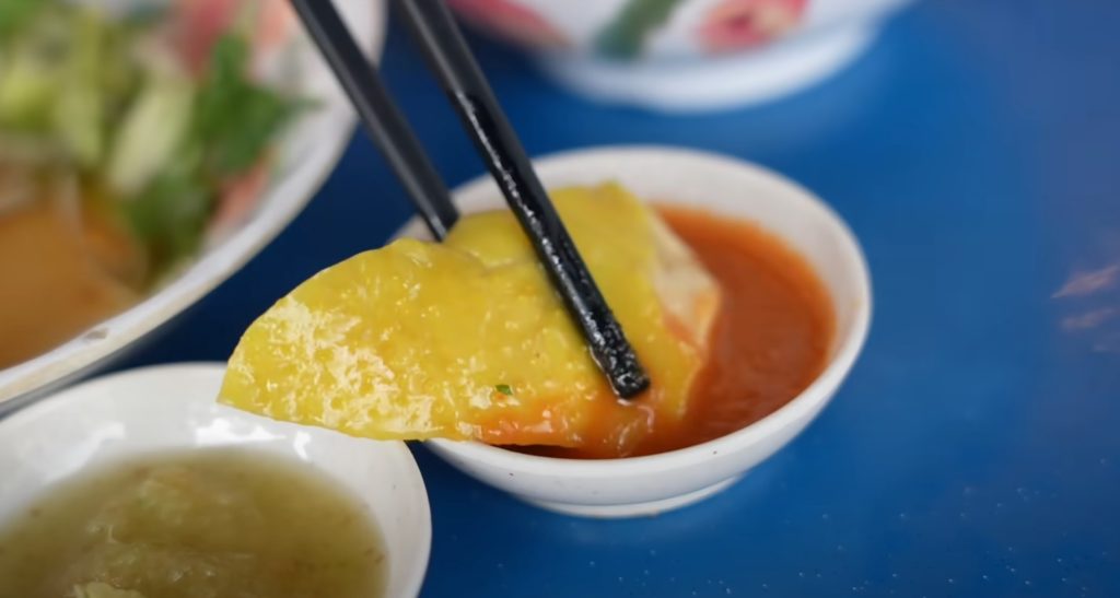 S'pore YouTuber Spends S$5K To Review 100 Chicken Rice Stalls, Also ...