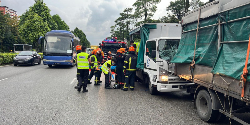 Chain Collision On Kranji Expressway Involves 3 Lorries, 26 People Sent ...