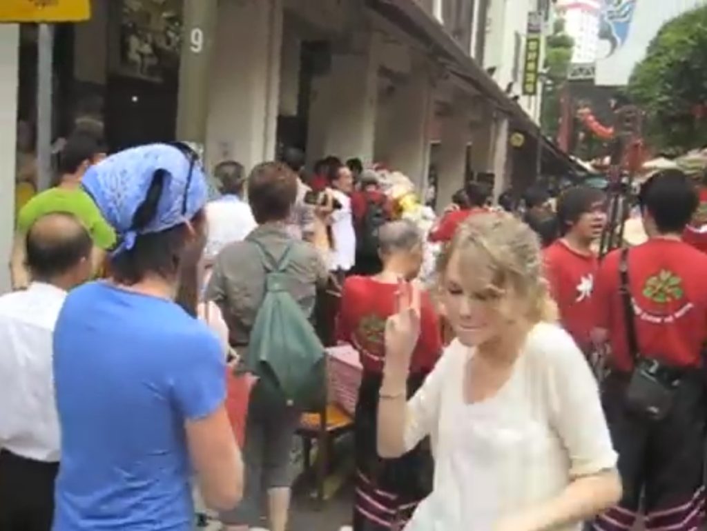 Taylor Swift Vlogged Her 2011 S'pore Visit, Took Selfies With Fans ...