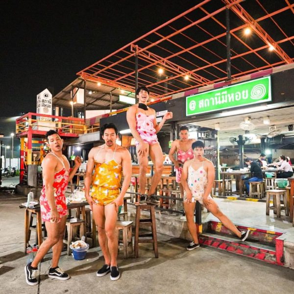 Viral Thai Hunks Take Over Bugis Mookata Eatery, Attract Massive Crowd ...
