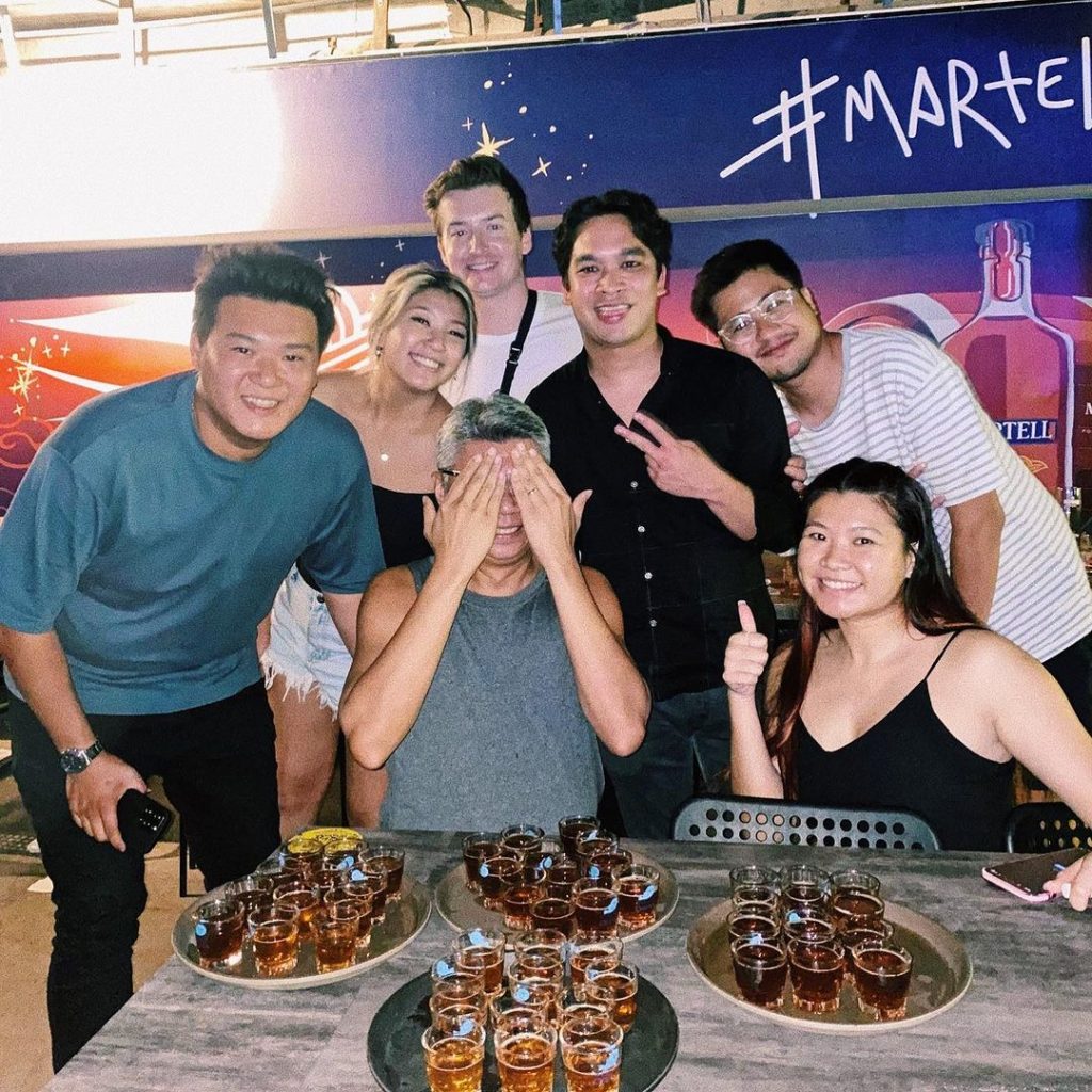 Stickies Bar Has Unlimited 1-For-1 Alcohol & Free Birthday Shots ...