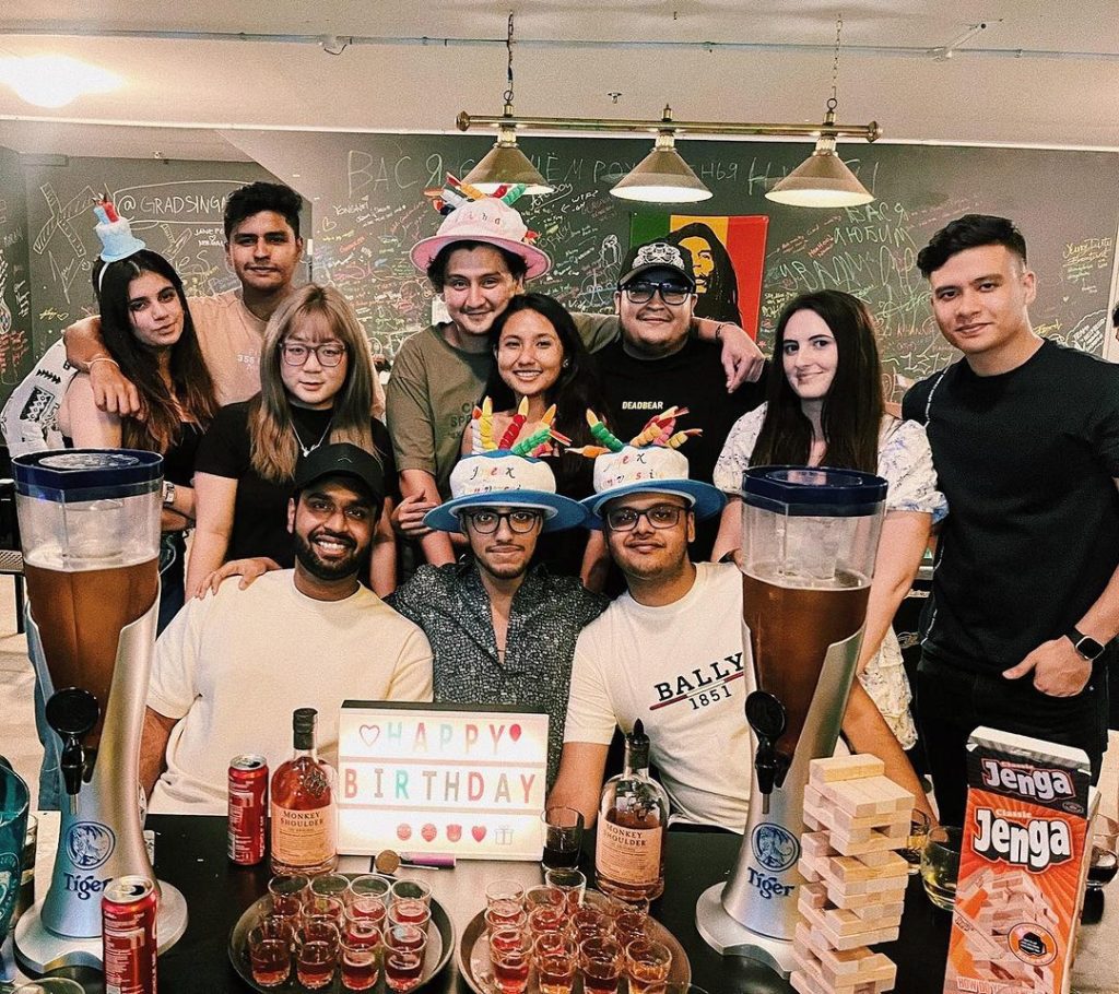 Stickies Bar Has Unlimited 1-For-1 Alcohol & Free Birthday Shots ...