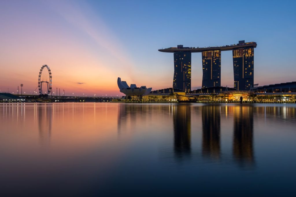 Supermoon Looms Majestically Over MBS, Photographer Waited About 2 ...
