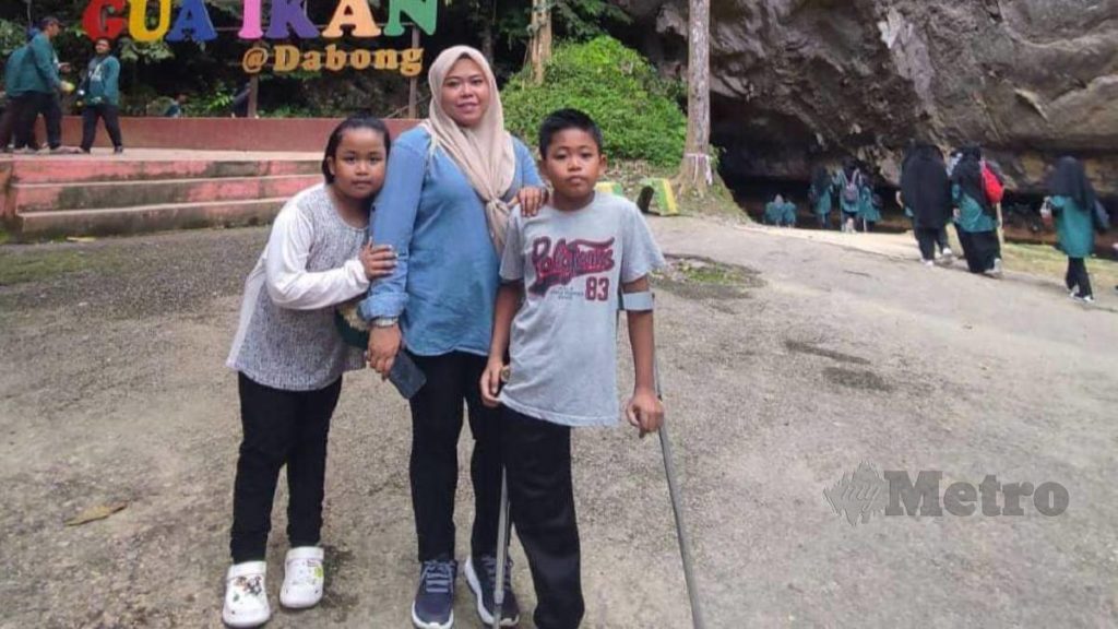 M’sian Boy With One Leg Finishes School Race, Teacher Cheers Him On By ...