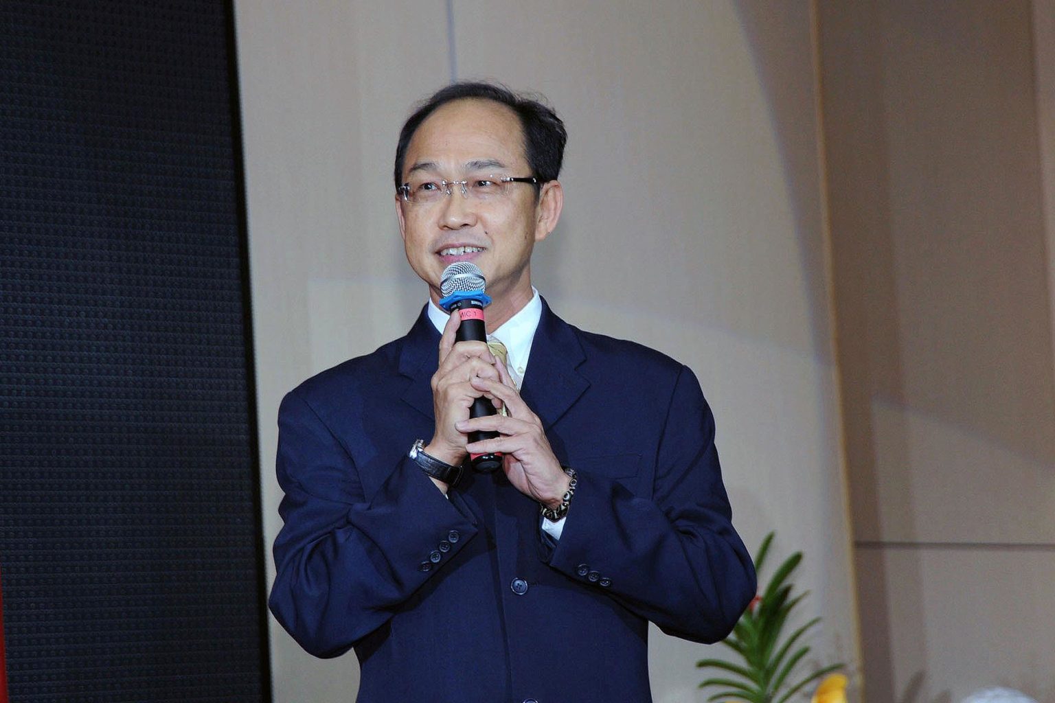 Former Channel 8 News Anchor Sze Hong Chew Passes Away From Cancer At 65