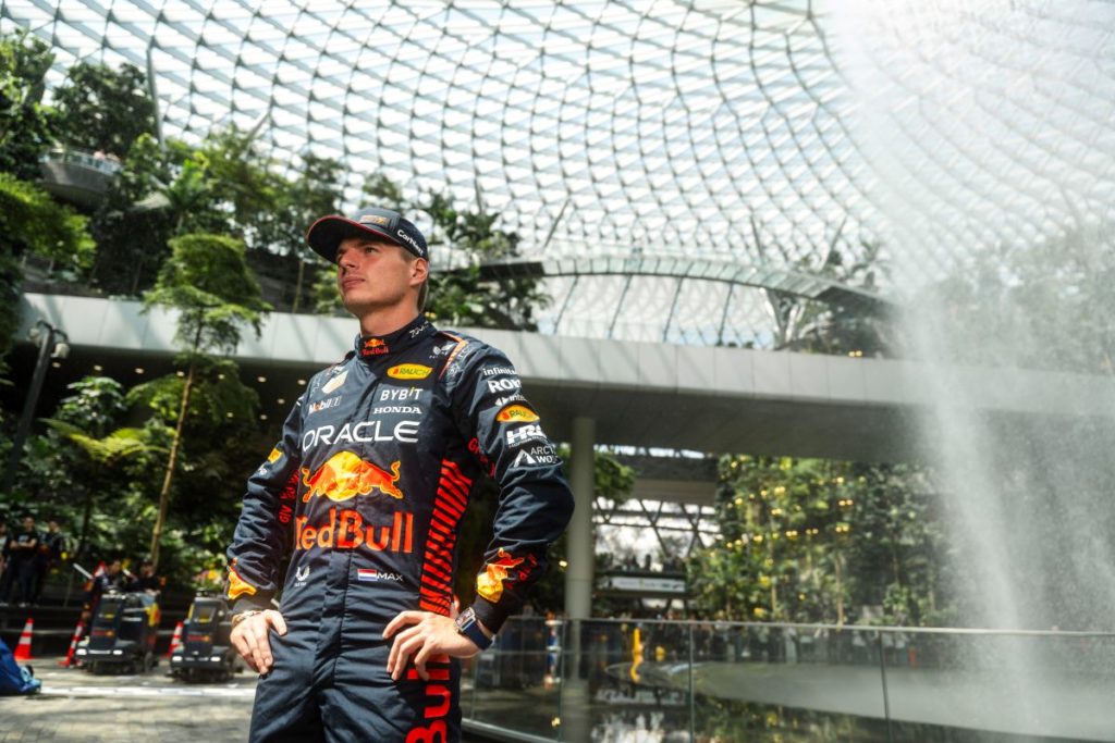 F1 Drivers Max Verstappen & Sergio Pérez Race Cleaning Carts At Jewel ...