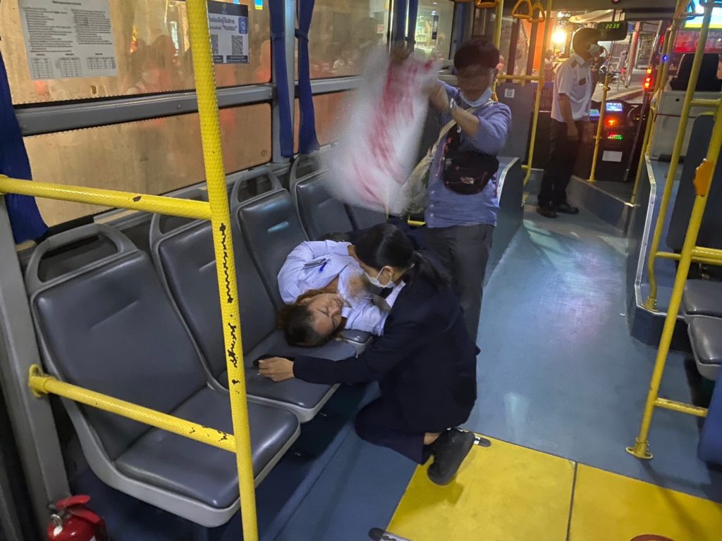 Durian Smell Allegedly Causes Bus Conductor In Thailand To Faint After ...