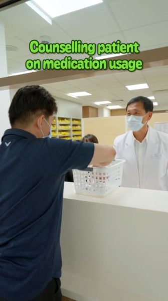 Ong Ye Kung Works As Pharmacist For A Day, Surprises Patient At Counter