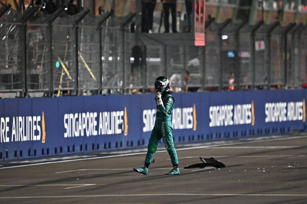 F1 Driver Lance Stroll Crashes During S'pore Qualifying Race, Climbs ...