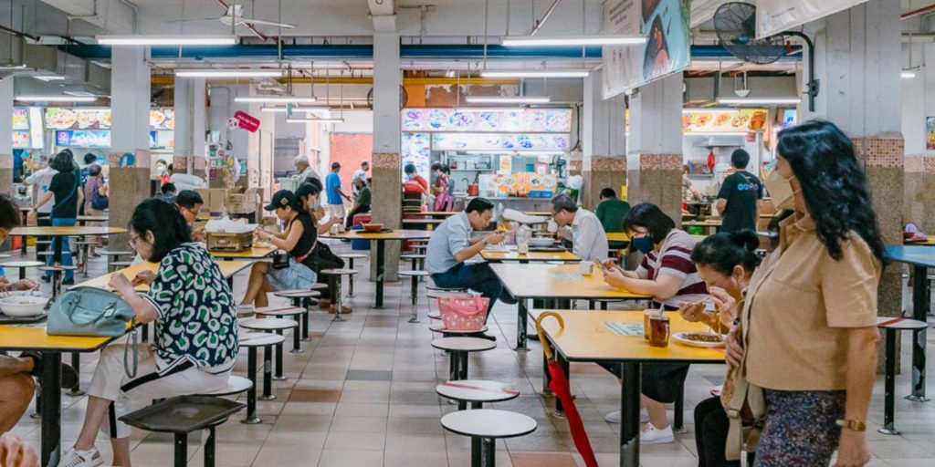 37% Of S'poreans Don't Clean Their Table At Hawker Centres, Some Cite ...