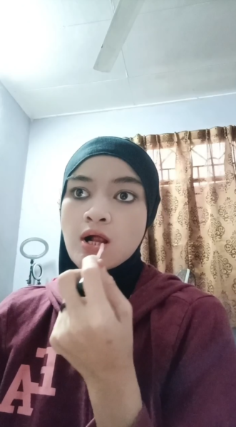 M’sian Woman With Disability Sells Burgers To Make Living, Her ...