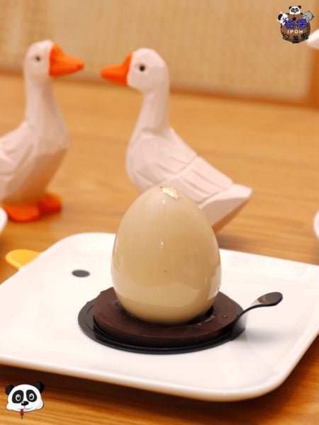 Café In Ipoh Lets You Cuddle With Fluffy Ducks Over Coffee & Breakfast