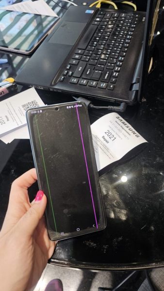 Users Reportedly Find Green Lines On Phone Screens After Software ...