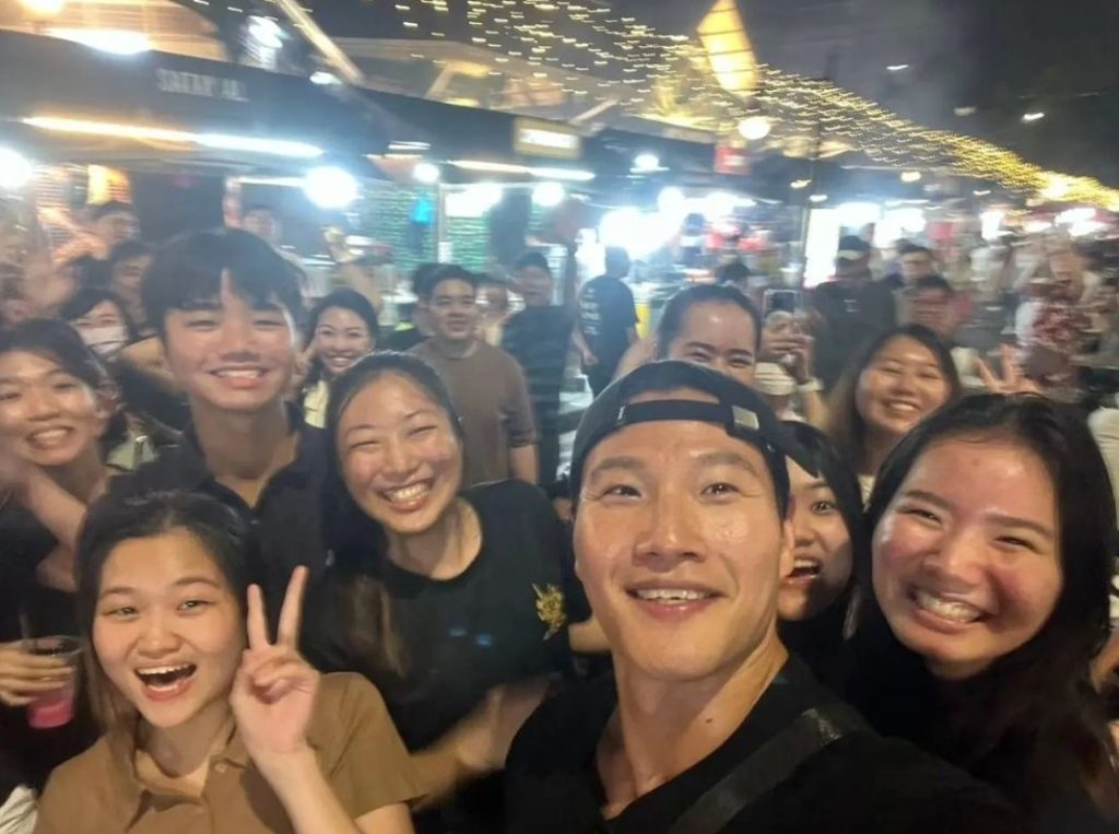 Running Man Stars Spotted Filming At Lau Pa Sat In S'pore, They Take ...