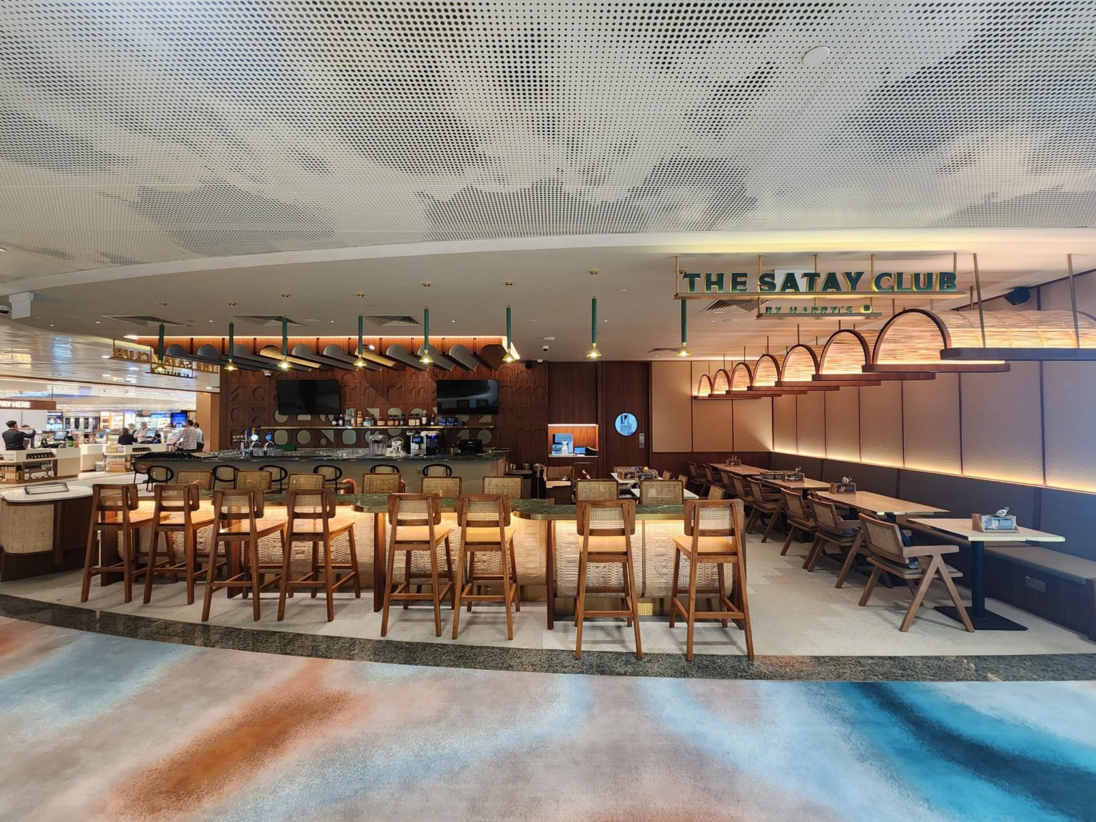 Changi Airport T2 Has 19 24-Hour Food & Drink Options For Supper ...