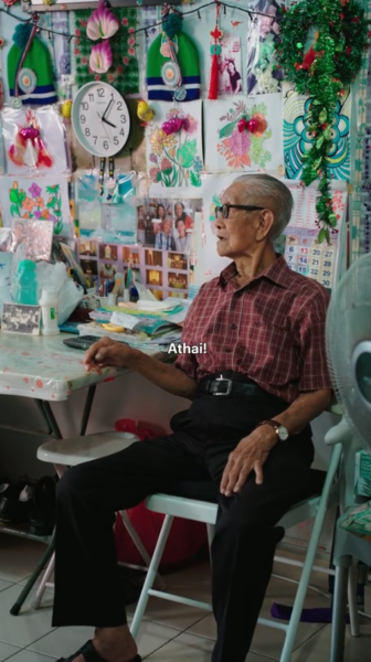 101-Year-Old S’pore Uncle Reunites With Family From Indonesia After ...