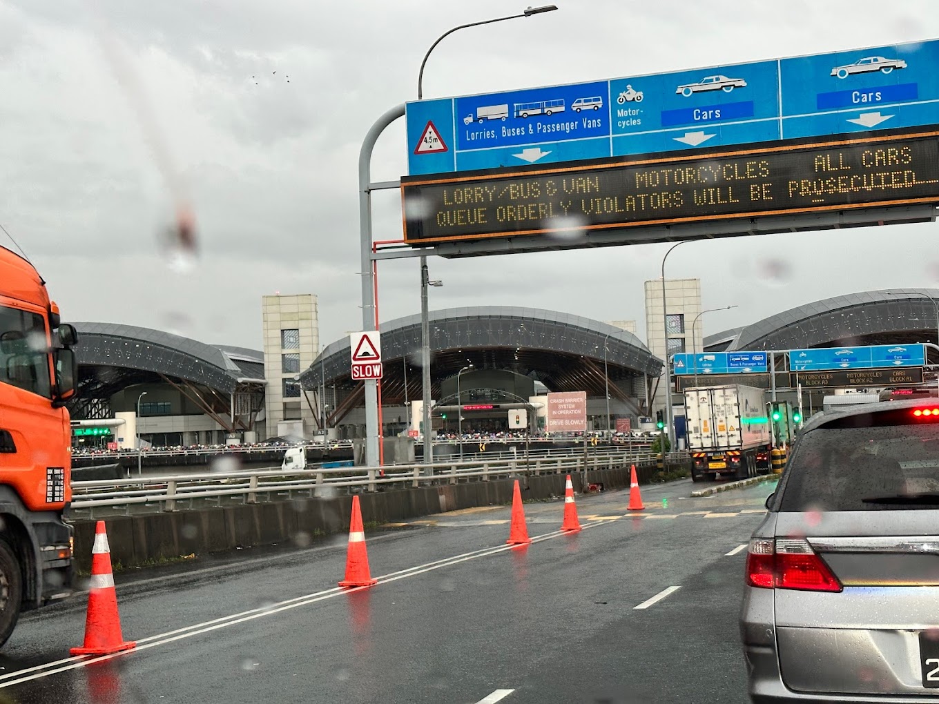 Large Cars Diverted To Bus Lanes At Tuas Checkpoint To Enhance ...