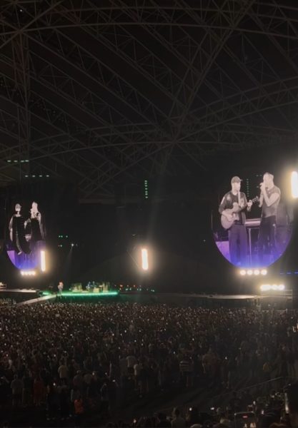 Crowd At Coldplay S’pore Concert Sings Along With Band After Piano ...