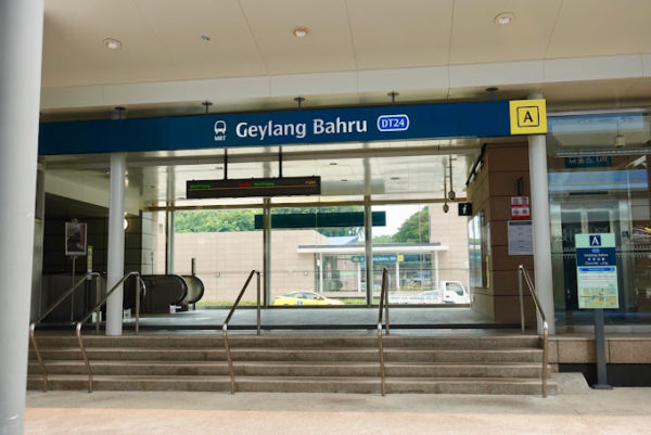 7-Eleven Launches Vending Machines At Geylang Bahru MRT Selling Items ...