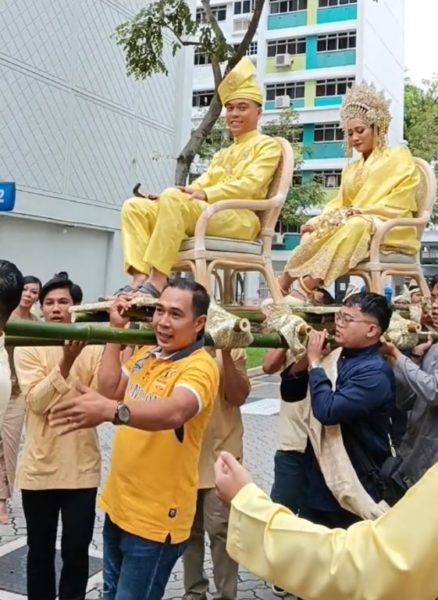 Couple Carried On Homemade Palanquin In Yew Tee Wedding Procession ...