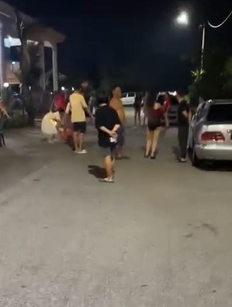 Resident In M'sia Says S'pore Neighbour Complained Of CNY Firecrackers ...