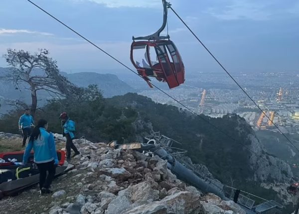 Turkey cable car tragedy: 1 dead, 10 injured & 200 stranded after ...