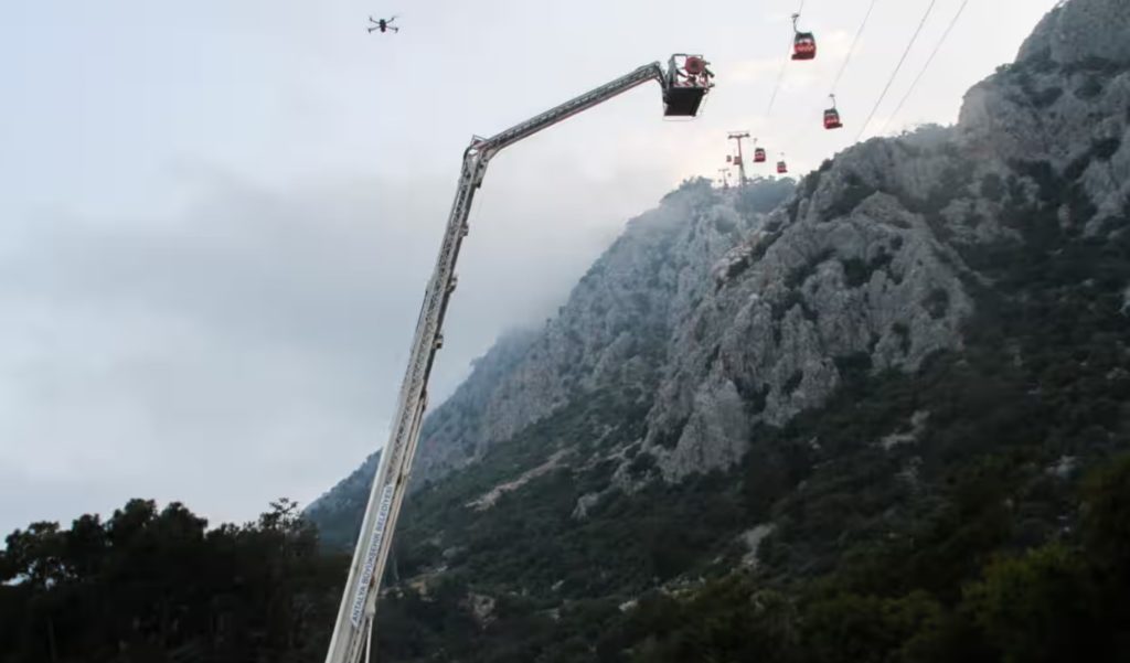 Turkey cable car tragedy: 1 dead, 10 injured & 200 stranded after ...