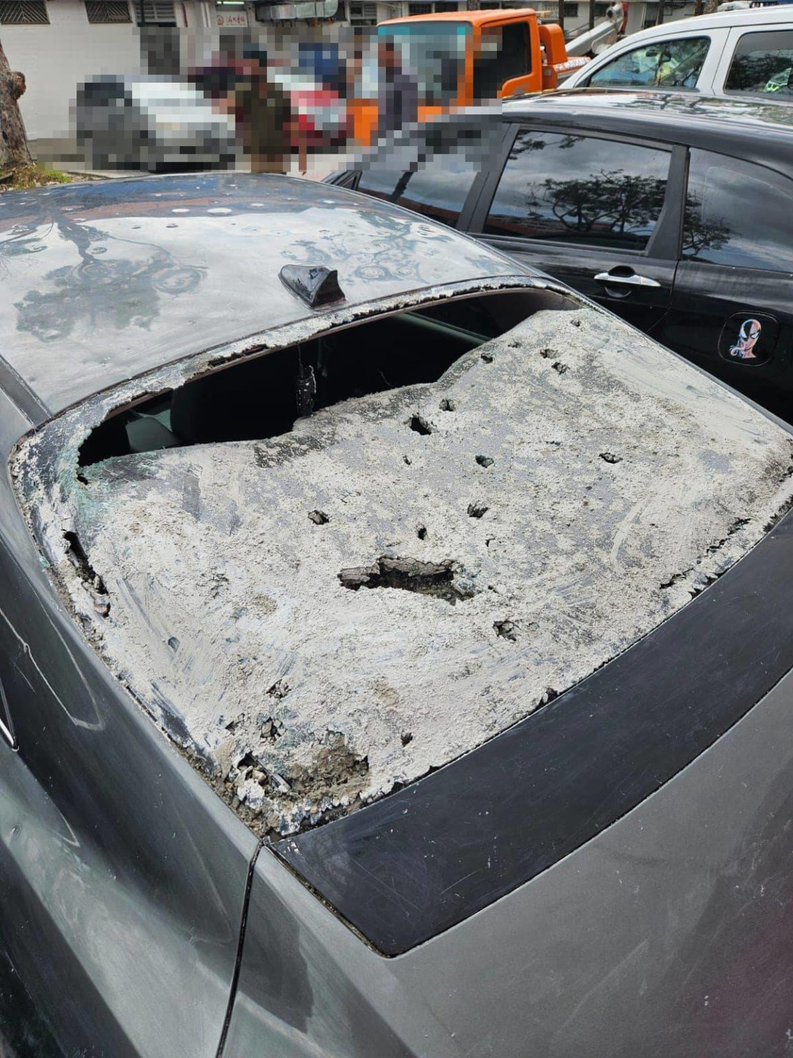 Cars in Jurong West damaged by fallen wet concrete from BTO ...
