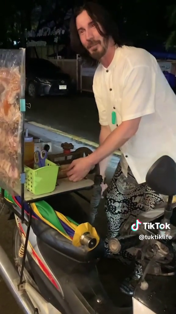 Keanu Reeves look-alike goes viral in Thailand, does odd jobs like dish ...