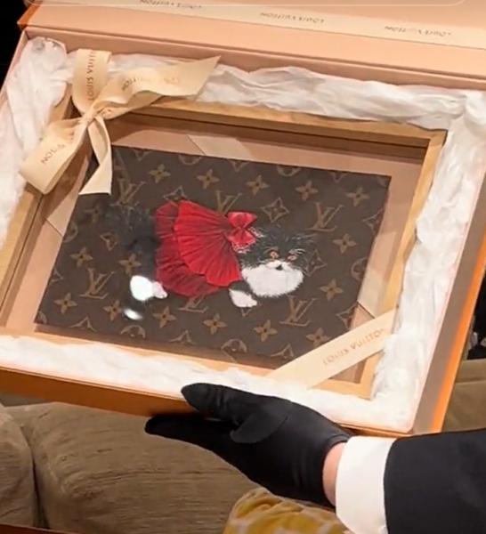 Cat in M'sia draws envy after it celebrates birthday at Louis Vuitton store