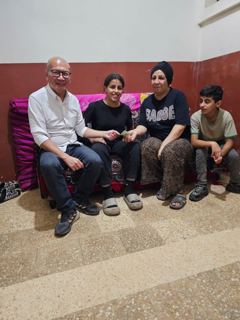 Cairo-based Gilbert Goh risks life helping displaced Palestinians ...