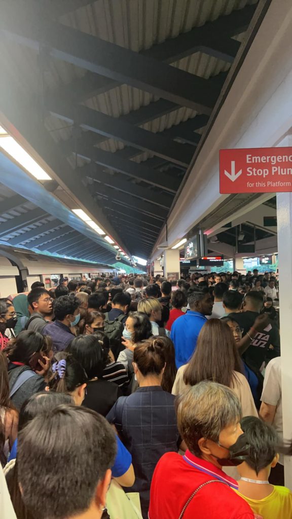 Lightning strike causes 2-hour MRT service disruption along North-South ...