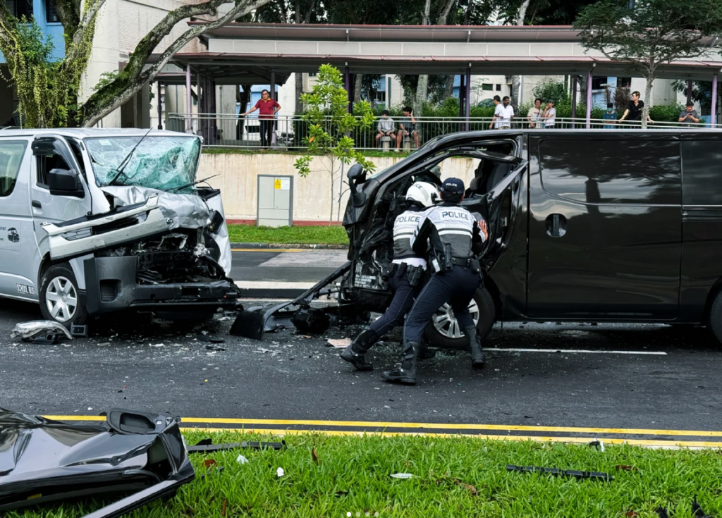 Vans & minibus get into accident in Hougang