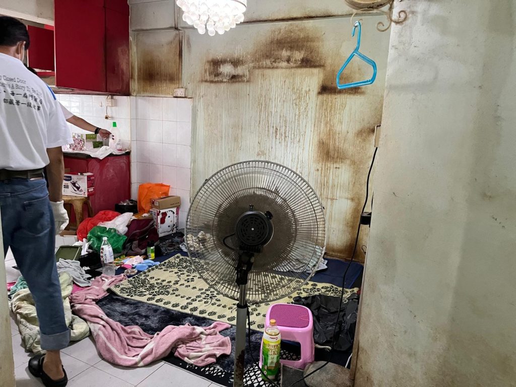 Volunteers clean mouldy, cat urine-soaked Boon Lay Drive flat in 6 ...