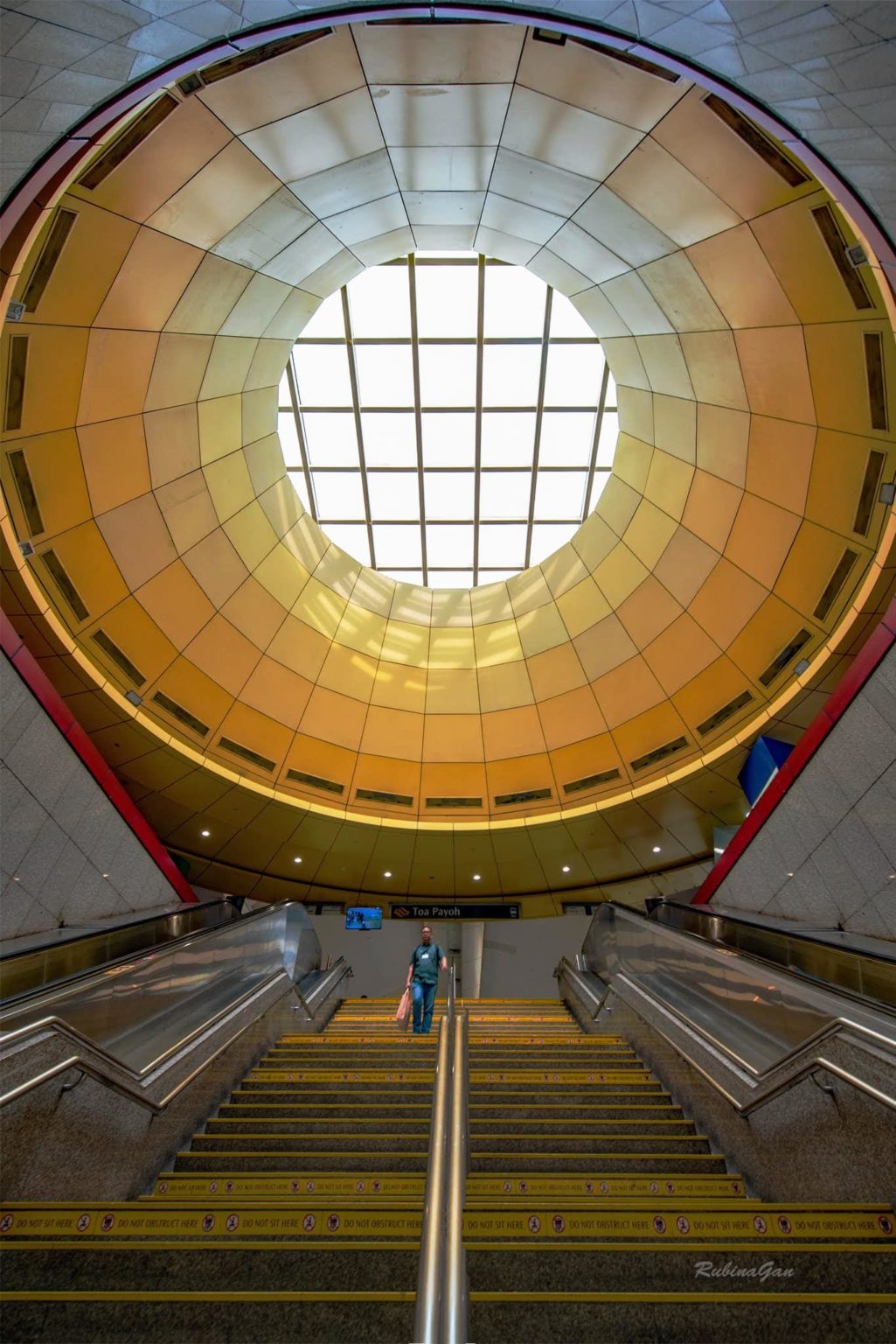 Stunning photos of S'pore MRT stations go viral, they look so aesthetic