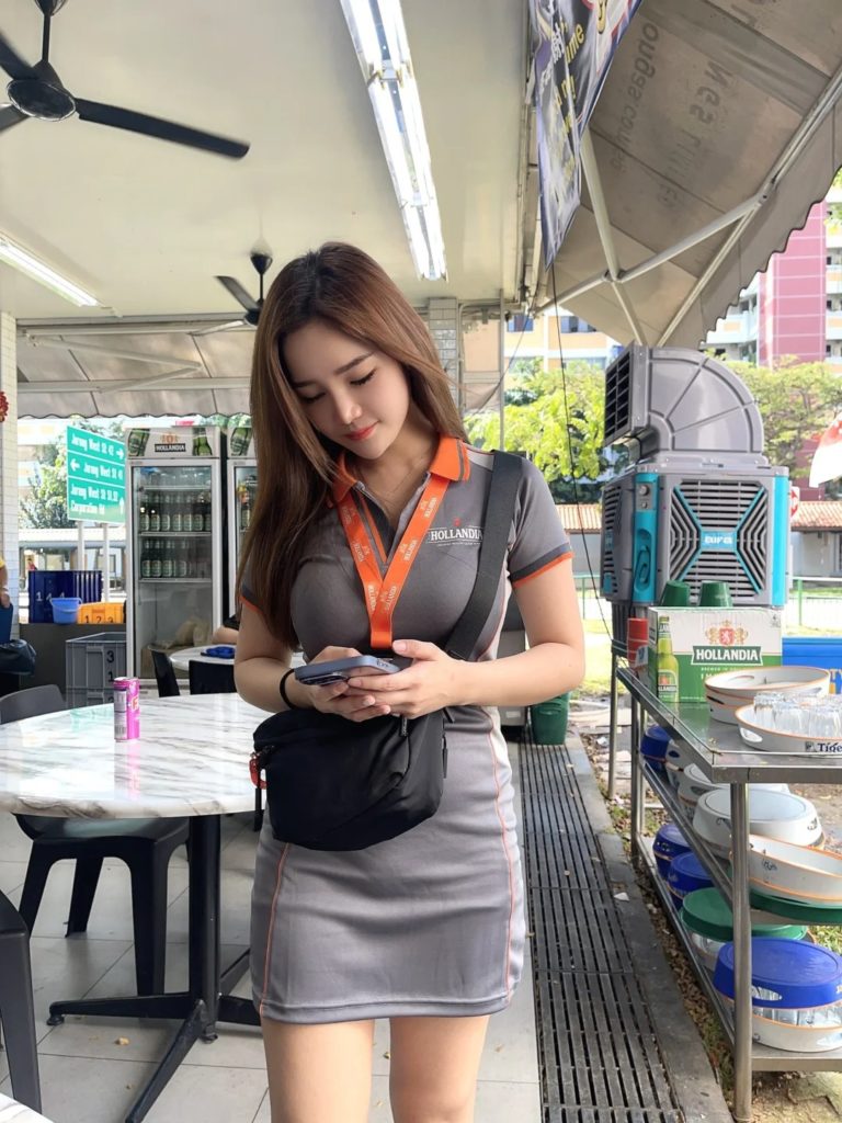 Beer lady in Jurong West dubbed S'pore's 'Xi Shi', stallholders hope ...