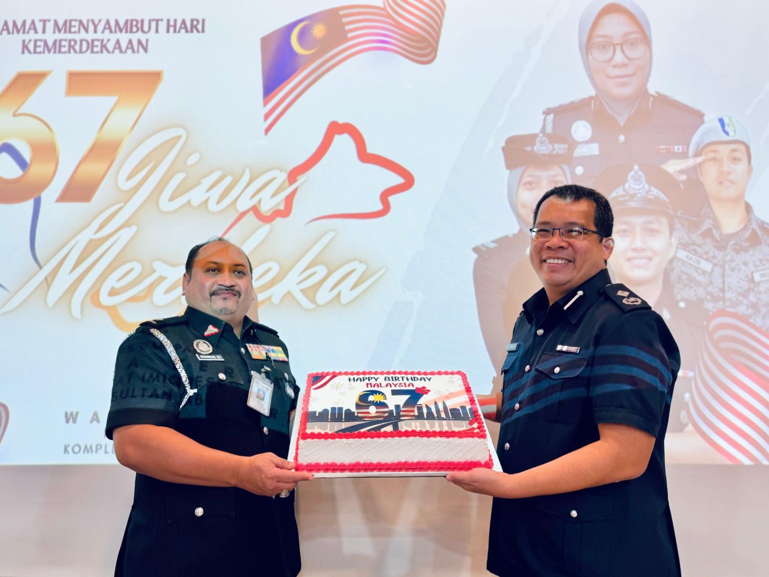 ICA gives M'sia cakes to celebrate Merdeka Day, keeps up annual tradition