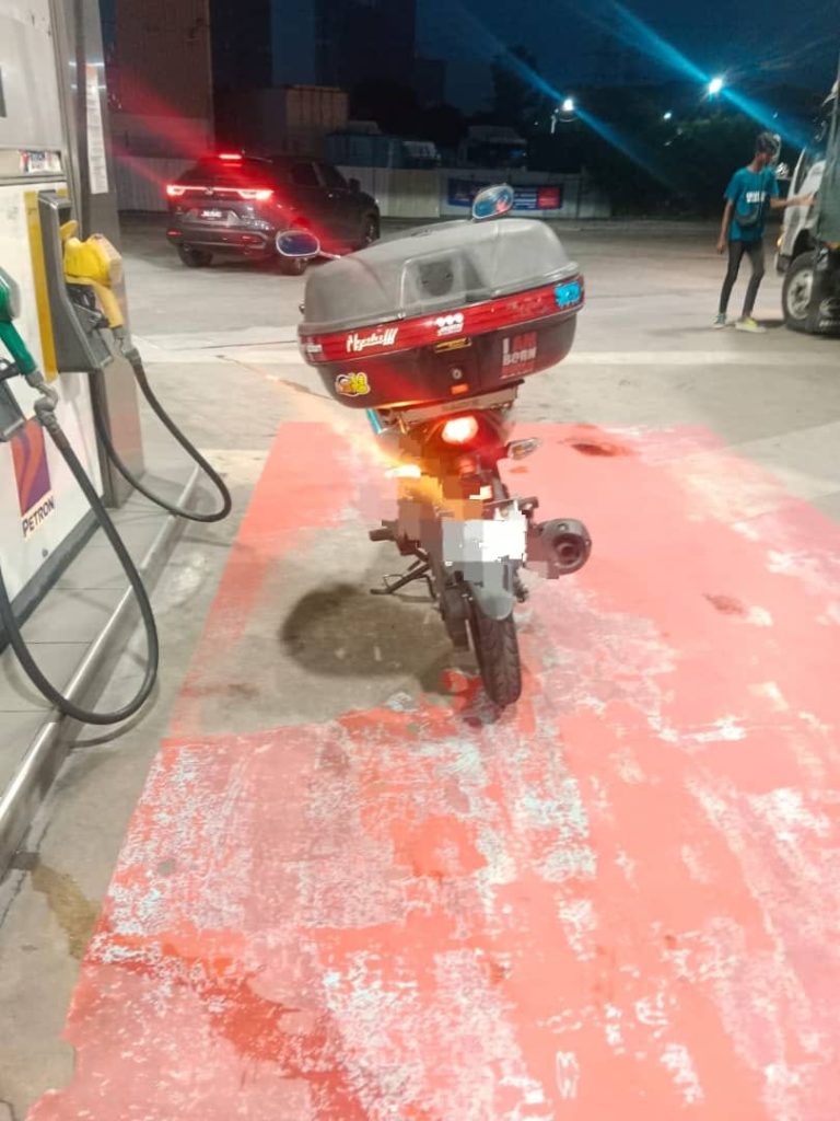 Suspected 'meth pills' allegedly planted on S'pore-bound motorcycle in ...