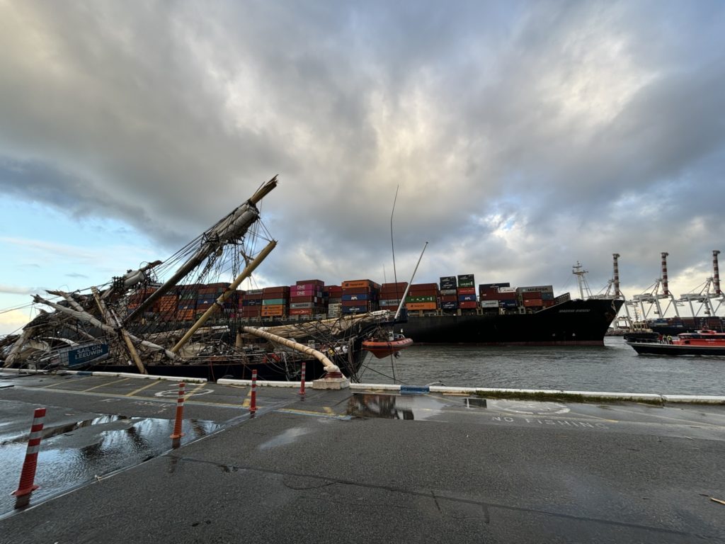 S'pore-flagged vessel strikes iconic 38-year-old ship in Australia, 2 ...