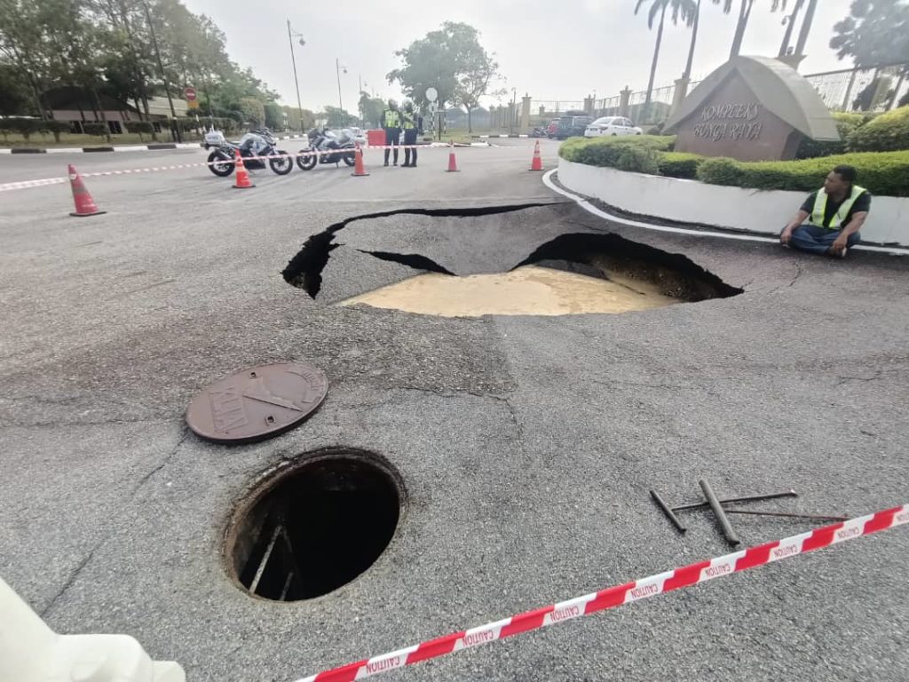 5m-wide sinkhole appears at KL airport, likely caused by leaking sewage ...