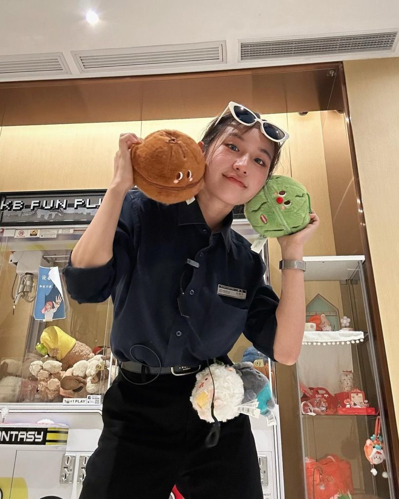 M’sian Haidilao waitress who went viral for dance moves is set to ...