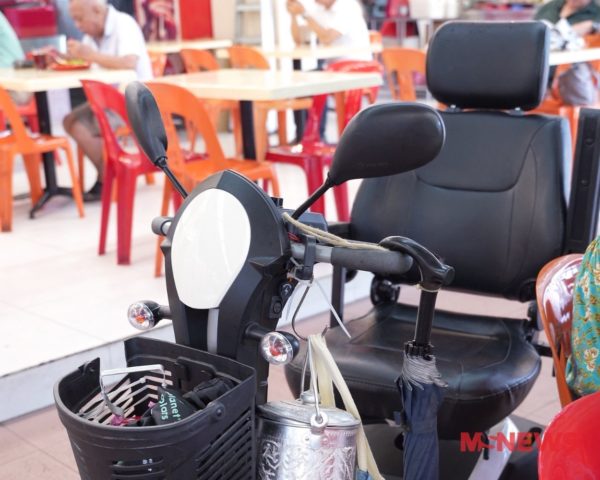 An exclusive chat with elderly lady who went viral for PMA in mall, she ...