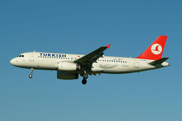 Pilot collapses & dies during flight to Turkey, co-pilot makes ...