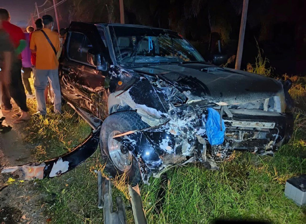 3-vehicle collision in M'sia kills 3 & injures 10, rips car into two