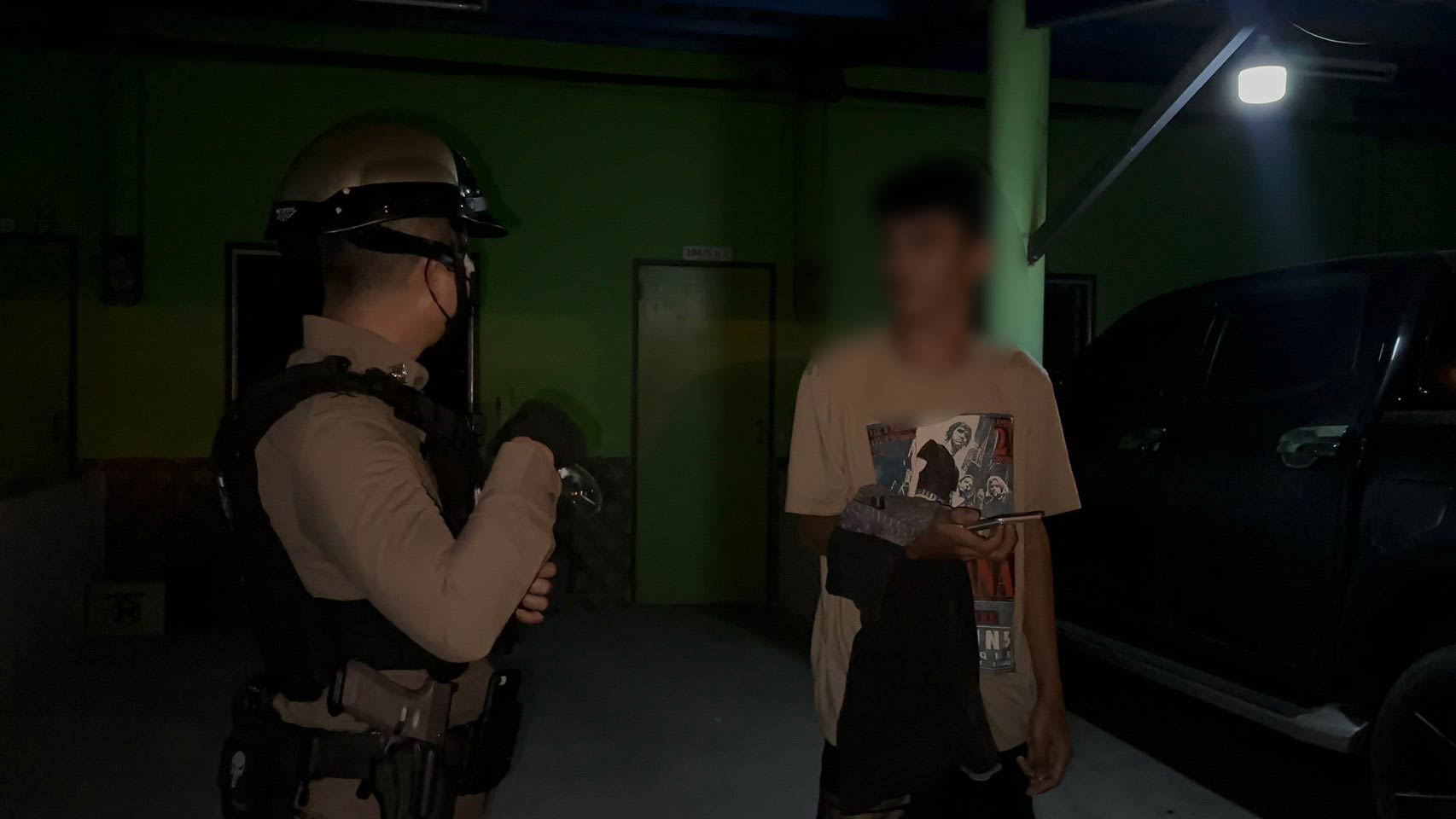 Customer in Thailand refuses to pay for fried chicken, claims ...