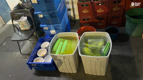 Overflowing tray return rack in Kembangan draws attention after cleaner ...