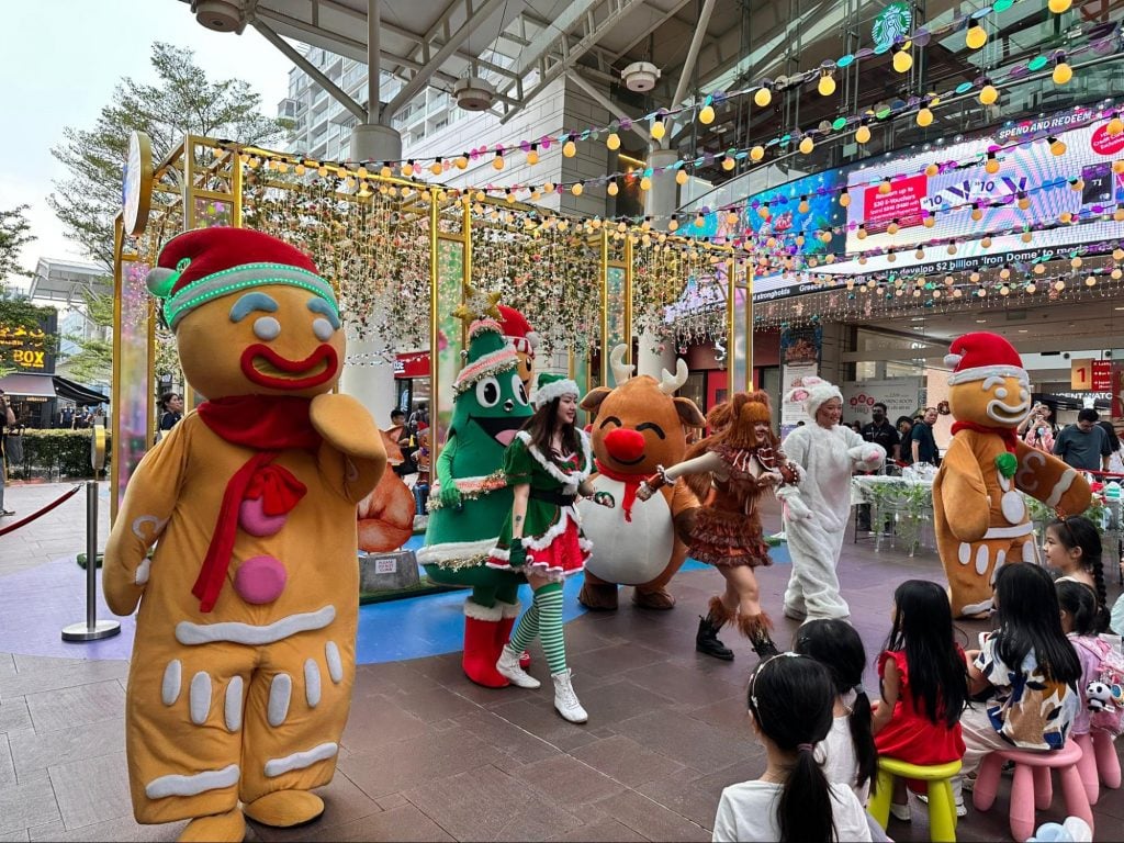 Gingerbread Men mascots appearing at 3 Link's Malls